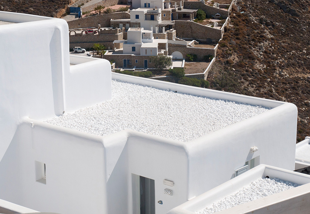 Roof covering by pebbles | Akrolithos