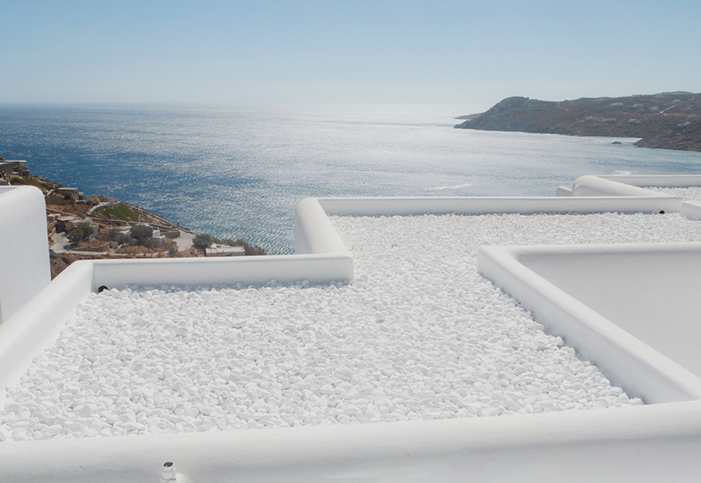 Roof covering by pebbles | Akrolithos