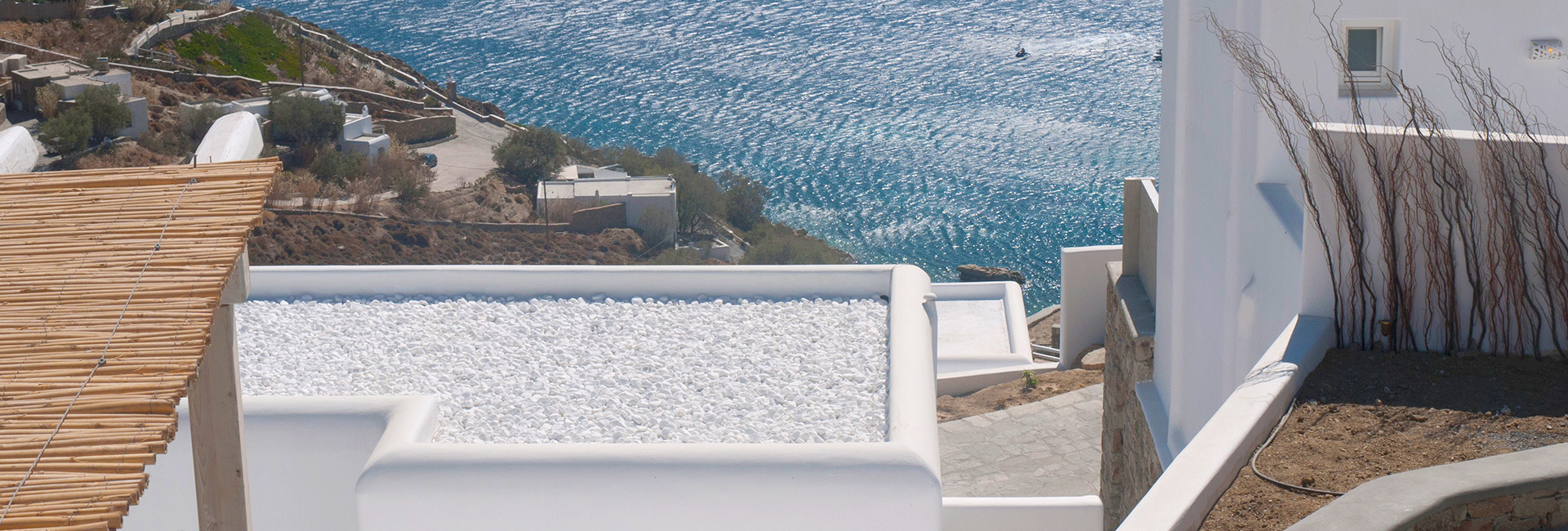 Roof covering by pebbles | Akrolithos